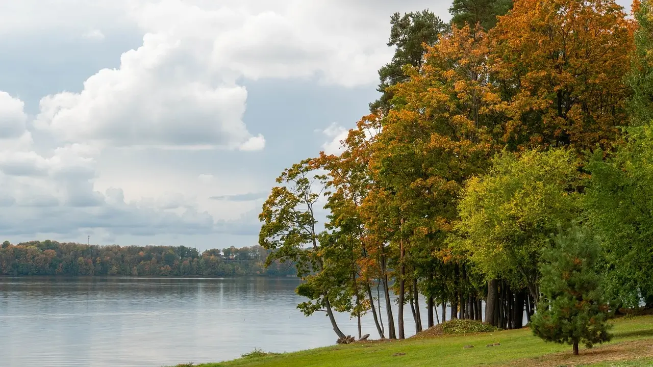 5 Tips to Boost Curb Appeal for a Lakefront Home - Inspect Co. L.L.C